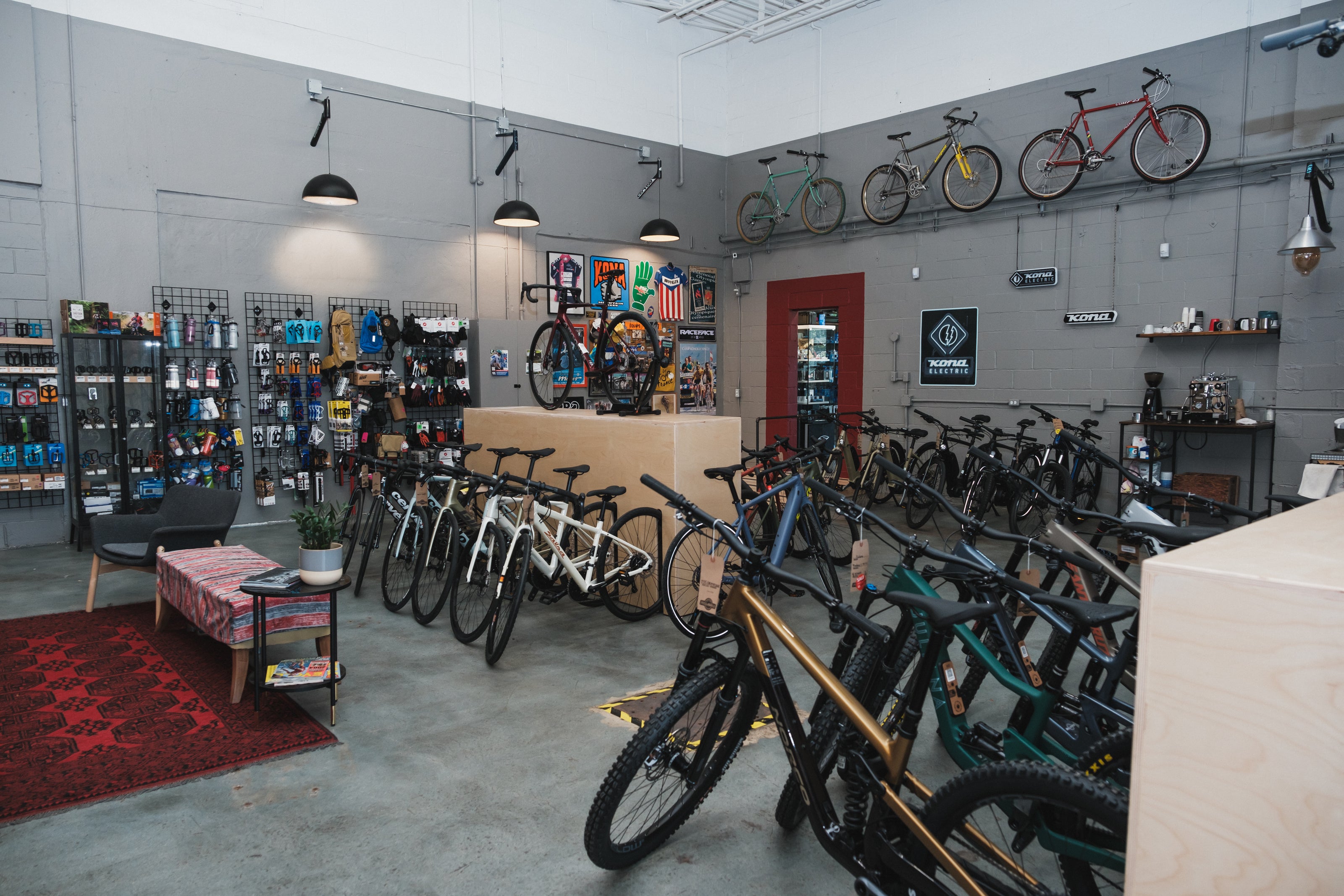 St. Laurent Store – Full Cycle